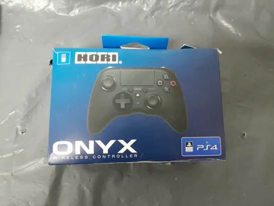 Lot 3433: HORI ONYX PS4 CONTROLLER - 4831681 | Simon Charles Auctioneers