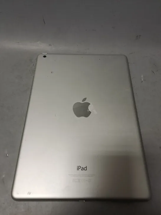 Lot 8201: APPLE A1474 IPAD AIR - 5009956 | Simon Charles Auctioneers