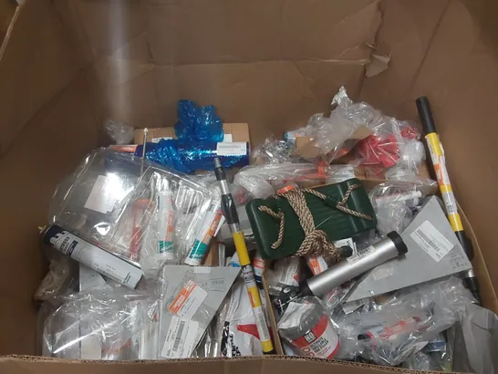 Lot 3002: PALLET CONTAINING A VERY LARGE QUANTITY OF TOOLS AND ASSORTED ...