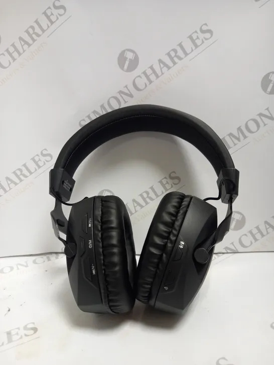 Lot 8247: BOXED ACINACI BL100 PRO WIRELESS GAMING HEADSET - 4351787 ...