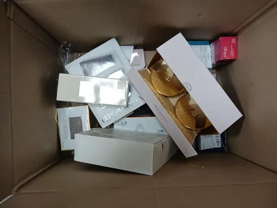 Lot 1597: APPROXIMATELY 10 ASSORTED COSMETICS ITEMS TO INCLUDE ...