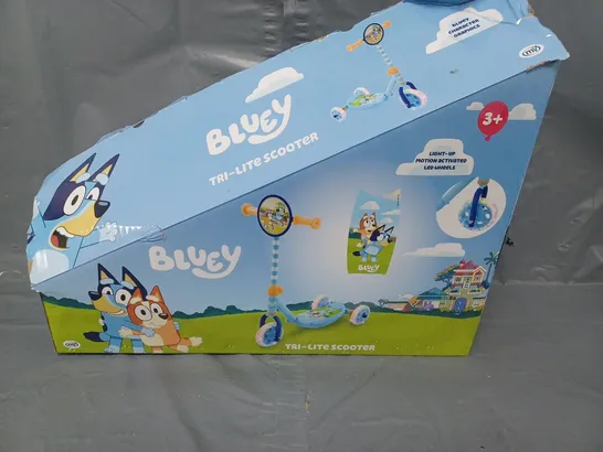 Lot 4006: BOXED BLUEY TRI-LITE SCOOTER - 5163526 | Simon Charles ...