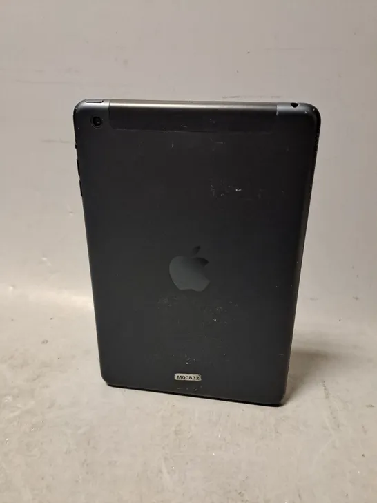 Lot 7028: APPLE IPAD A1455 - 5078038 | Simon Charles Auctioneers