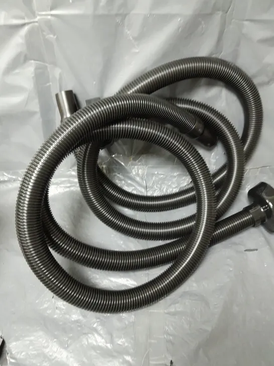 Lot 8056: 2 RECORD POWER CAMVAC 90 DEGREE 100mm DUST EXTRACTION HOSE ...