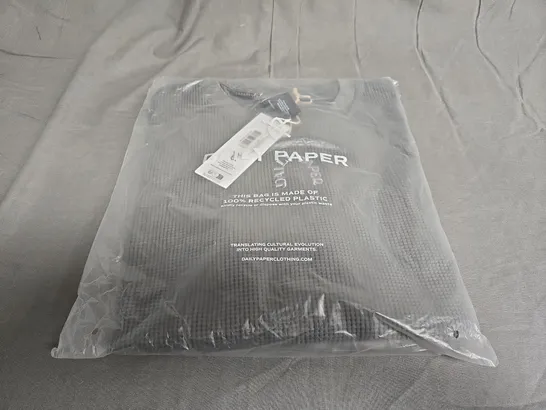 Lot 5907: BAGGED DAILY PAPER ARABESQUE TYPE SHIRT SIZE M - 5040170 ...