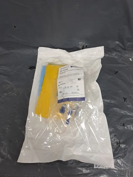 Lot 3680: BAGGED ROCKET MEDICAL R54400 IPC DRESSING PACK & 500ML BOTTLE ...