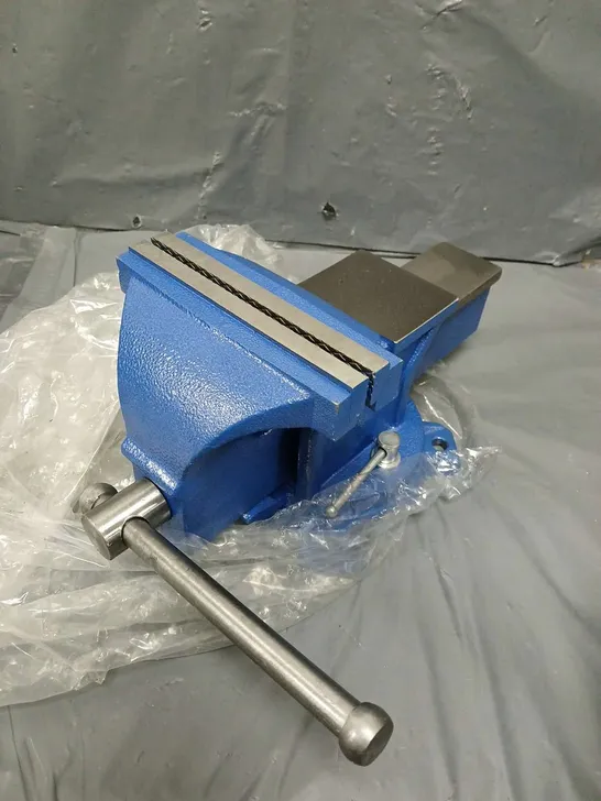Lot 7184: WORKSHOP DESK VICE IN BLUE - COLLECTION ONLY - 5131647 ...