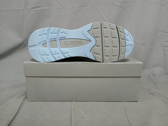 Lot 8021: BOXED PAIR OF CLEENS AERO RUNNER TRAINERS IN DUSK SIZE UK 11 ...