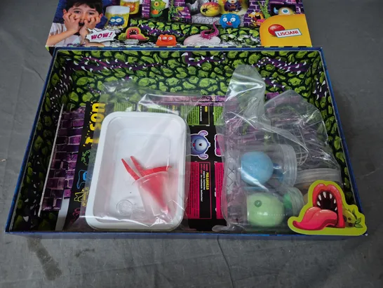 Lot 3020: CRAZY SCIENCE MONSTER LAB STARTER KIT - 5040903 | Simon ...