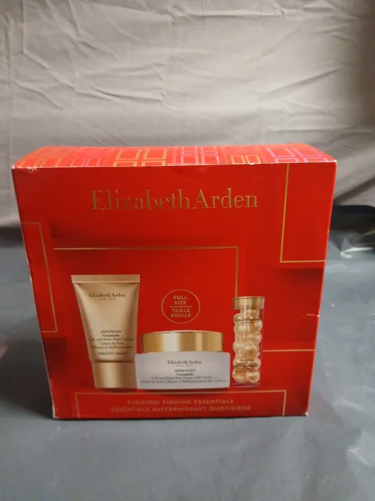 Lot 900: ELIZABETH ARDEN ADVANCED CERAMIDE SKINCARE SET – FULL SIZE ...