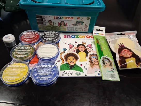 Lot 111: BRAND NEW BOXED SNAZAROO FACE PAINT MINI STARTER KIT 6 X 18.8G ...