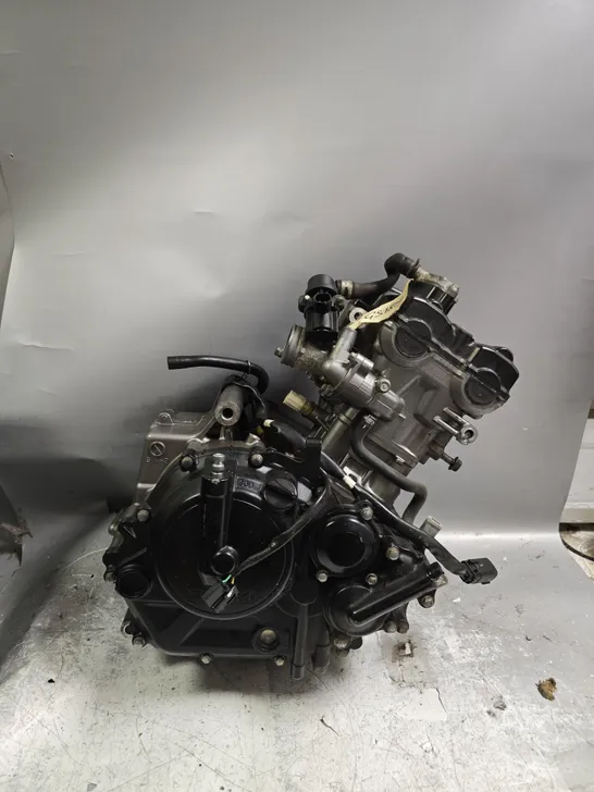 Lot 5021: SUZUKI ENGINE FOR MOTOBIKE - MODEL UNSPECIFIED - COLLECTION ...