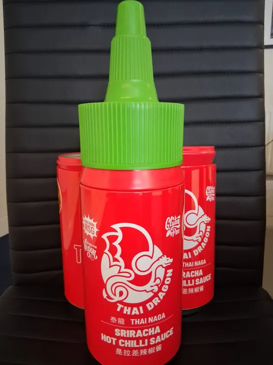 Lot 8043: APPROXIMATELY 12 BRAND NEW THAI DRAGON SRIRACHA HOT CHILLI ...
