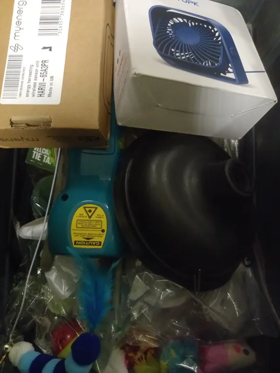Lot 8736: BOX OF APPROX 15 ASSORTED ITEMS TO INCLUDE -martindale ...