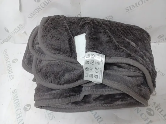 Lot 6457: COZEE HOME VELVETSOFT HEATED THROW IN CHARCOAL - 4515476 ...