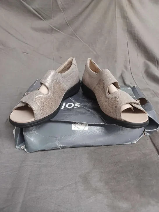 Lot 8601: PAIR OF SOLIDUS LIA SANDALS IN MARLEY SIZE 5 - 5113468 ...