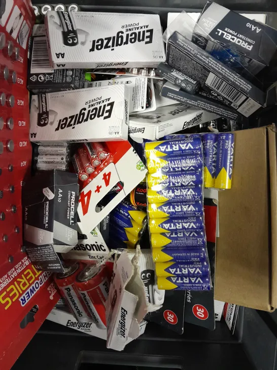 Lot 7166: APPROXIMATELY 35 ASSORTED BATTERY PRODUCTS TO INCLUDE AA, AAA ...