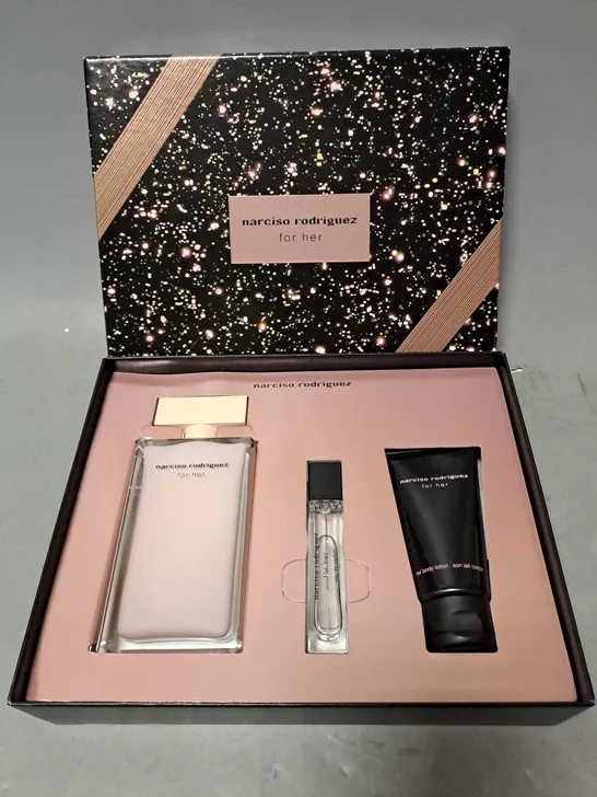 Lot 2114: BOXED NARCISO RODRIGUEZ FOR HER EAU DE PARFUM GIFT SET ...