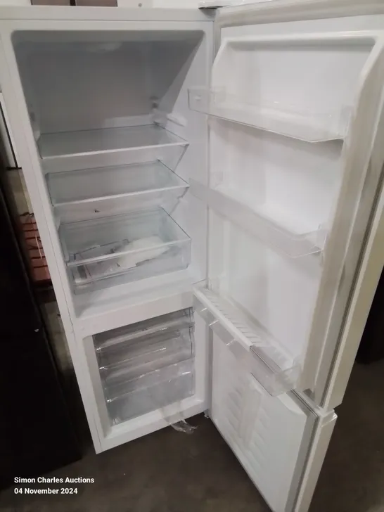 Lot 401: FRIDGEMASTER 50cm FREESTANDING 60/40 FRIDGE FREEZER IN WHITE ...