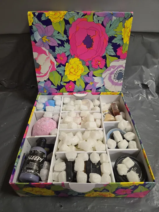 Lot 5546: BOX OF APPROX 12 ASSORTED LUSH BATH & BODY ITEMS TO INCLUDE ...