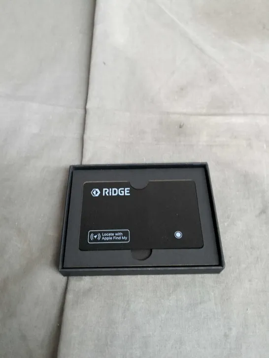 Lot 1067: RIDGE WALLET – BLACK SLIM CARD HOLDER WITH APPLE FIND MY ...