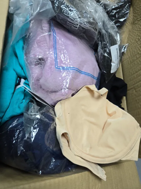 Lot 3344: BOX OF APPROXIMATELY 12 ASSORTED CLOTHING ITEMS INCLUDING ...