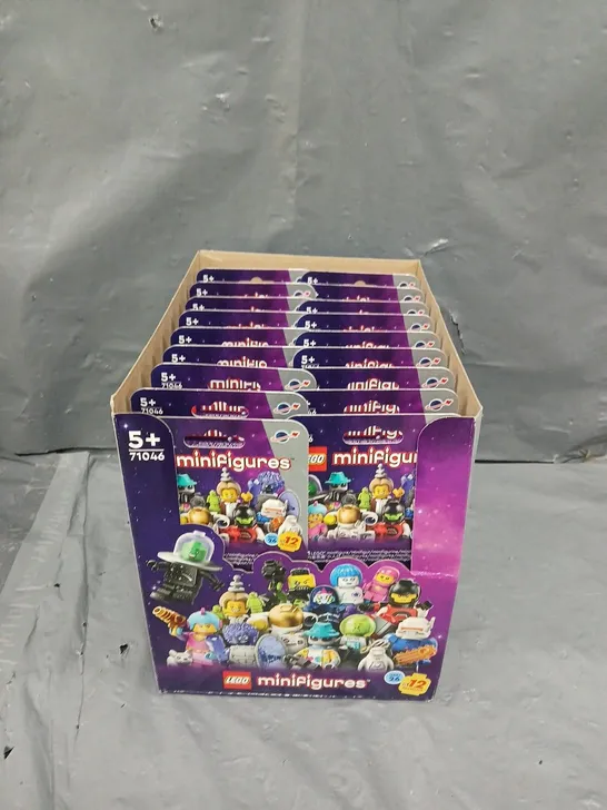 Lot 8162: 36 LEGO SPACE MINIFURE PACKS - 5152428 | Simon Charles ...
