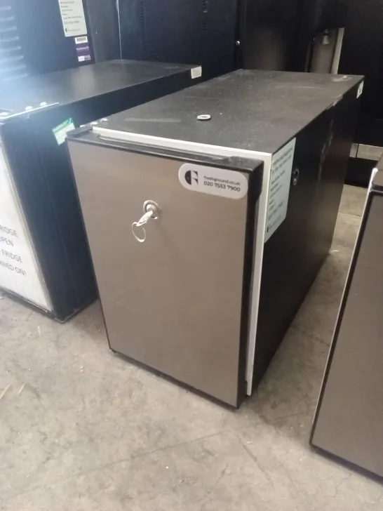Lot 163: VITRIFRIGO FRIDGE UNIT - 5712196 | Simon Charles Auctioneers