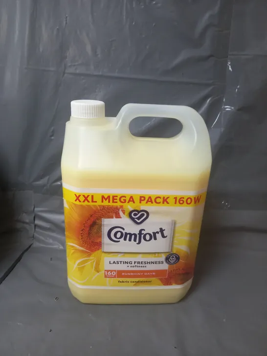 Lot 765: COMFORT FABRIC CONDITIONER SUNSHINY DAYS 33 WASHES 990ML ...