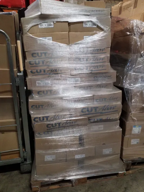 Lot 1524: PALLET CONTAINING LARGE QUANTITY OF ASSORTED GREETINGS CARDS ...