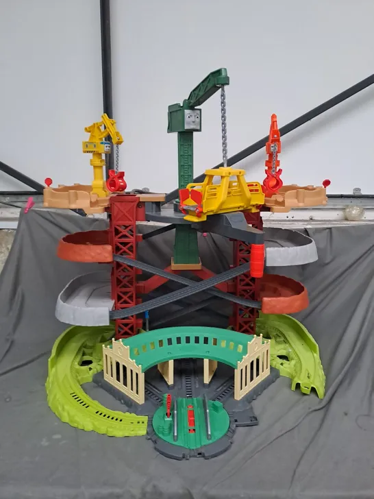 Lot 1016: THOMAS AND FRIENDS TRAINS AND CRANES SUPER TOWER - COLLECTION ...