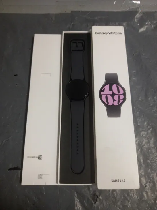 Lot 813: BOXED SAMSUNG GALAXY WATCH 6 40MM SM-R930 - 4921675 | Simon ...