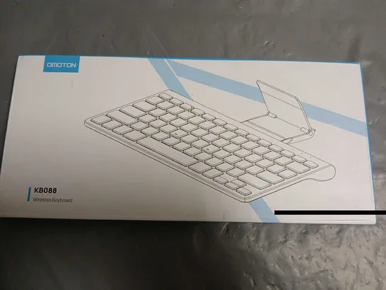 Lot 6024: BOXED OMOTON BLUETOOTH KEYBOARD WITH BUILT IN STAND - 4962540 ...