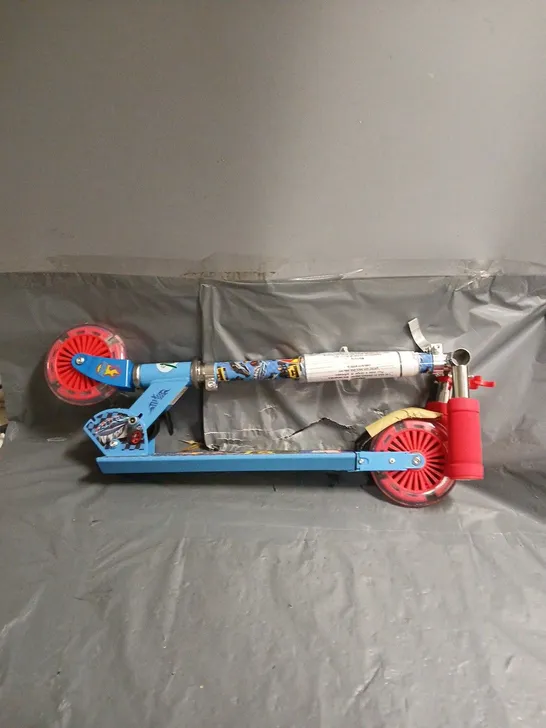Lot 5522: HOT WHEELS FOLDING INLINE SCOOTER WITH LIGHT UP WHEELS ...