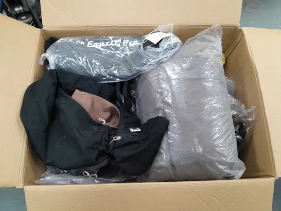 Lot 3810: BOX OF APPROX 12 ASSORTED ITEMS TO INCLUDE - 60M ROPE ...