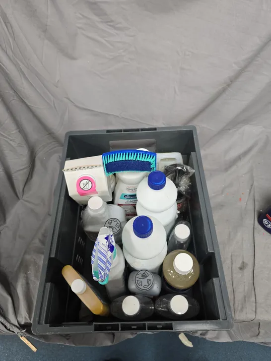 Lot 666: BOX OF APPROXIMATELY 10 LIQUID ITEMS TO INCLUDE: WOOD GLUE AND ...