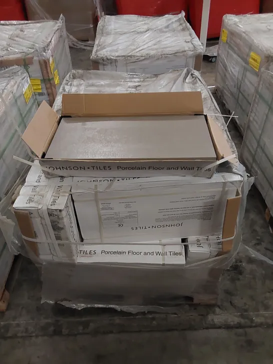 Lot 907: PALLET TO CONTAIN APPROX 32 X CARTONS OF JOHNSON ARCADE BROWN ...