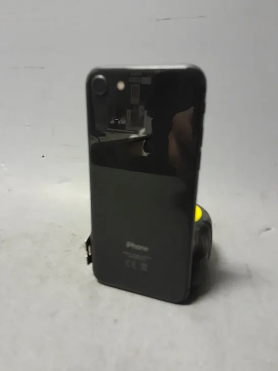Lot 2100: APPLE IPHONE 8, 64GB (MODEL A1905) - 5130508 | Simon Charles ...