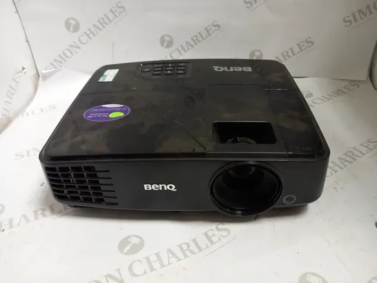 Lot 1425: BENQ MX505 PORTABLE PROJECTOR - 4314971 | Simon Charles ...