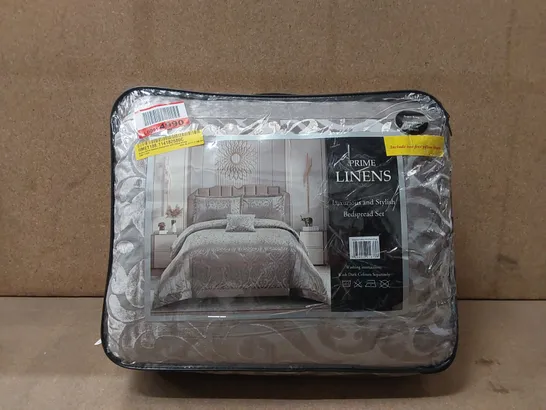 Lot 2275: BAGGED BOLLARA VELVET BEDSPREAD SET // SIZE: SUPERKING ...