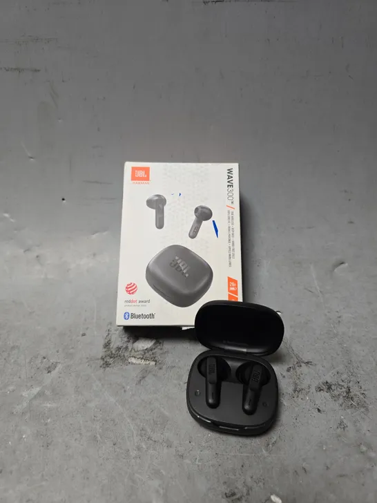 Lot 2010: BOXED JBL WAVE 300 TRUE WIRELESS EARBUDS - 5229504 | Simon ...