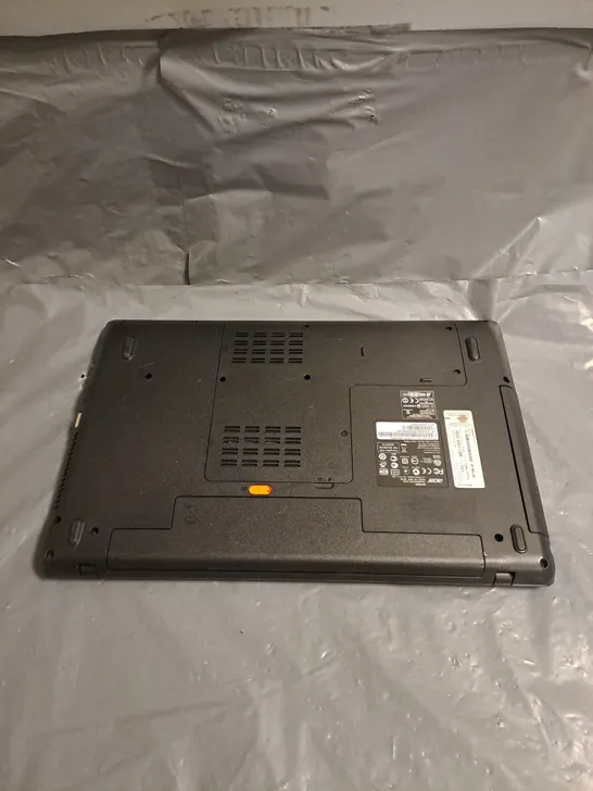 Lot 4025: ACER TRAVELMATE 5744 LAPTOP IN BLACK - 5173698 | Simon ...