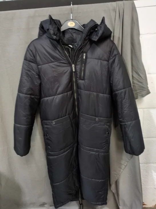 Lot 47: BOX OF APPROXIMATELY 20 ASSORTED CLOTHING ITEMS TO INCLUDE ...