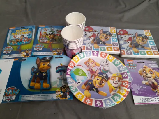 Lot 4141: LOT OF PAW PATROL BRANDED PARTY ITEMS TO INCLUDE FOIL ...