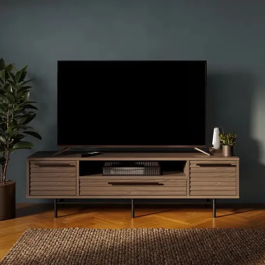 Lot 5: BOXED BRYANT WIDE TV UNIT FOR TVS UP TO 60" - WALNUT EFFECT (1 ...