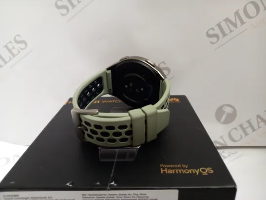 Lot 1572: HUAWEI WATCH GT 2E HCT-B19 SMART WATCH WITH GREEN RUBBER ...