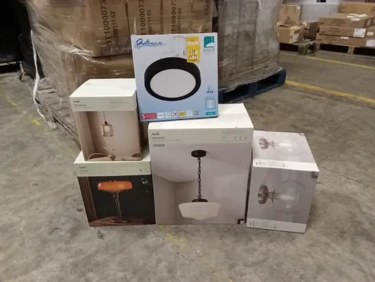 Lot 121: PALLET TO CONTAIN A LARGE QUANTITY OF DESIGNER HOME LIGHTING ...