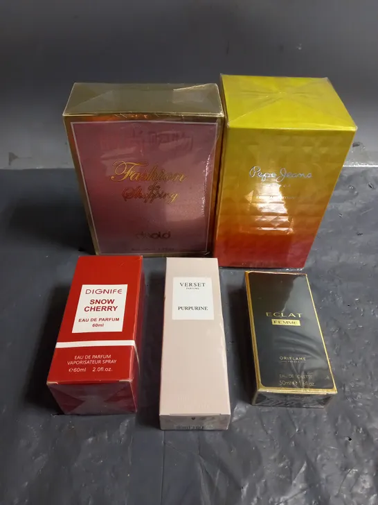 Lot 211: BOX OF APPROXIMATELY 5 ASSORTED SEALED FRAGRANCES TO INCLUDE ...