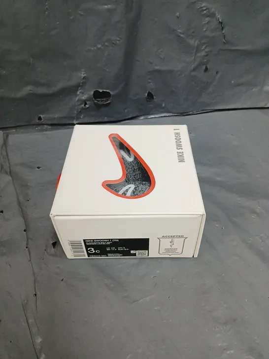 Lot 2076: BOXED PAIR OF NIKE SWOOSH 1 (TD) BLACK/WHITE UK 2.5 - 5143717 ...