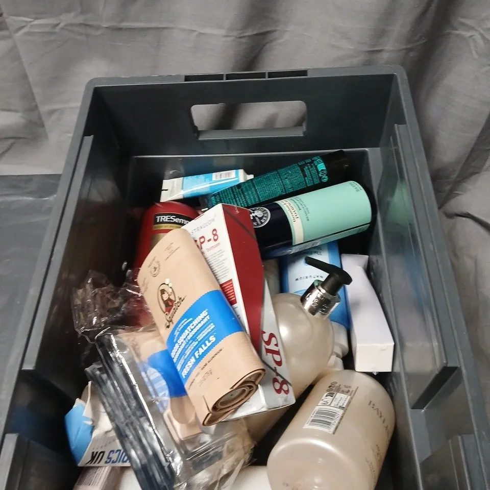 Lot 297: APPROXIMATELY 15 ASSORTED COSMETICS INCLUDING TOOTHPASTE ...